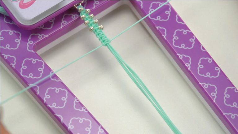 Bραχιόλι με τεχνική Μακραμέ - Strand Bands - Περιοδικό Creativity